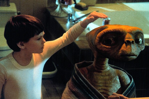 Operating E.T. | E.T.: 10 Things You Didn't Know About the Spielberg ...