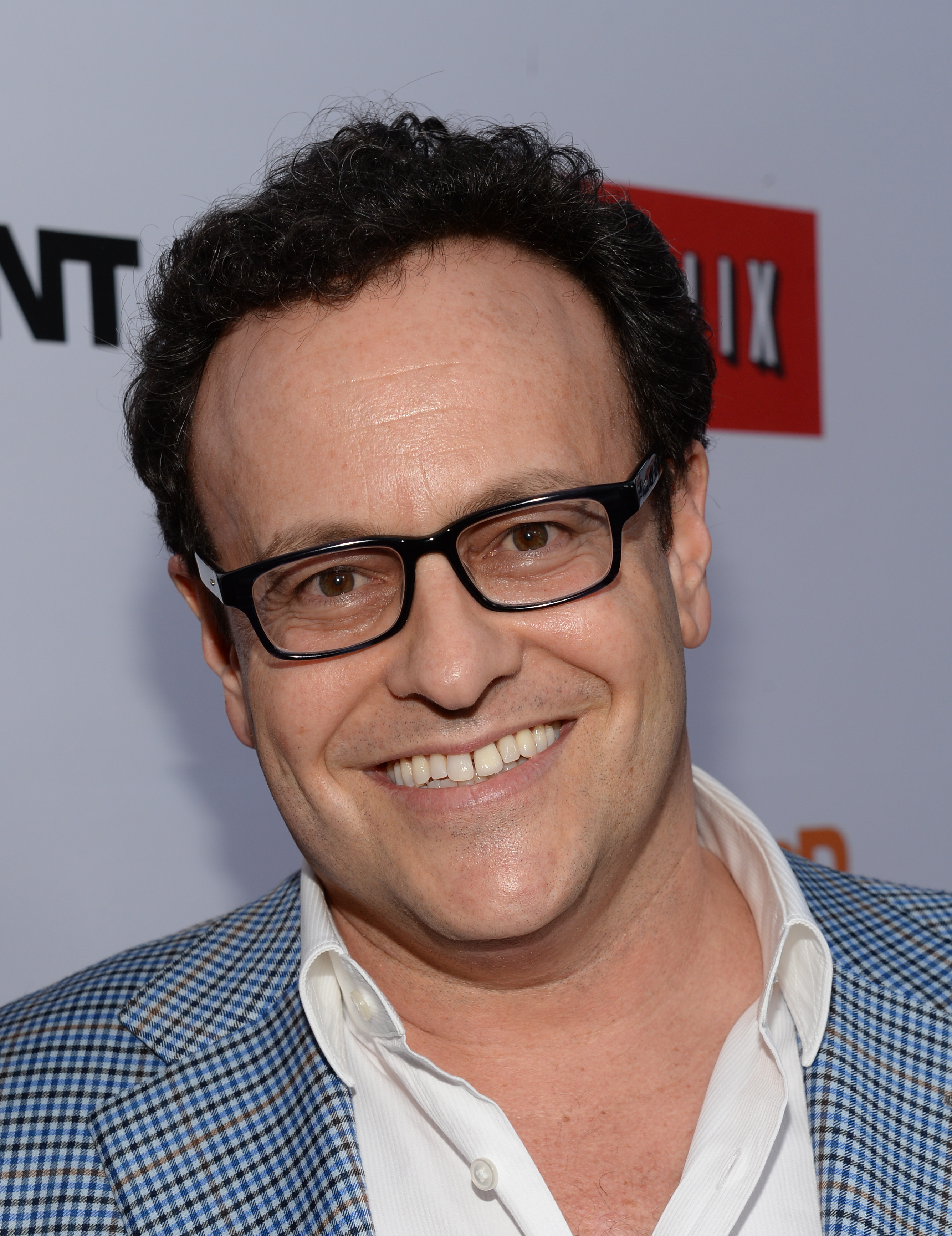 Arrested Development’s Mitch Hurwitz Talks About Getting the Bluths ...