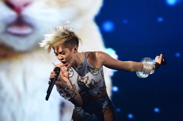 Miley Cyrus to Headline New Year’s Rockin’ Eve | TIME.com
